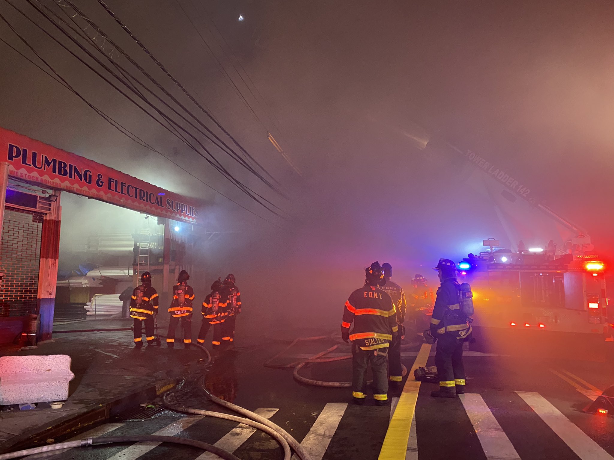 Fdny On Twitter Fdny Members Continue To Operate At A 5 Alarm Fire At