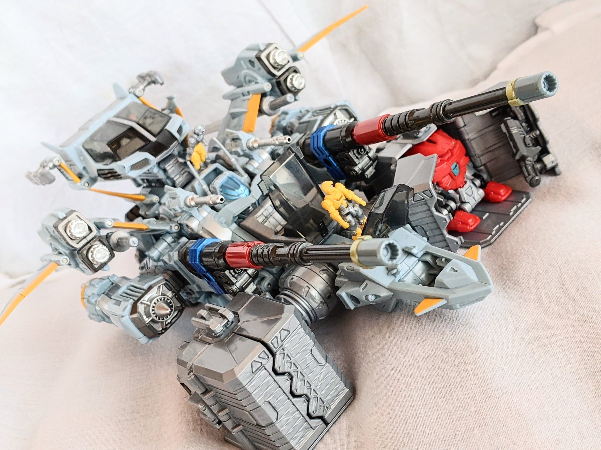 成田SKYGATE BASE on Twitter: "春ですねー。 月面バトルスからも、鎧装ウェポンのビームキャノンが違和感なくにょきにょき伸びてくる季節です。 今年度もお疲れさまでした🌸 ...