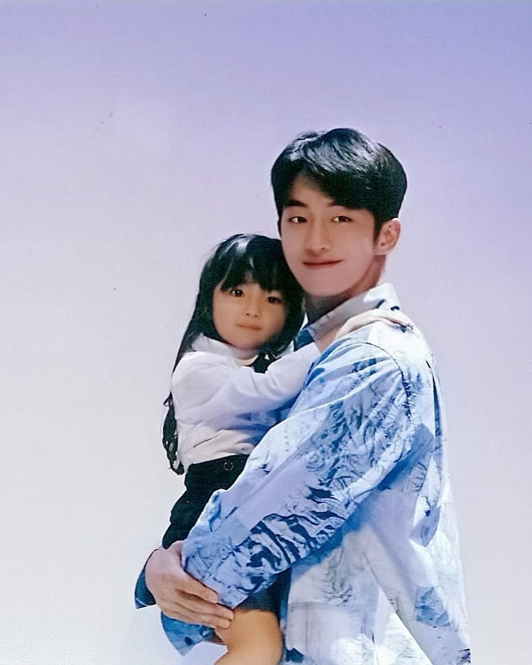 K-Drama Menfess on Twitter: "Baek yijin gendong minchae kecil 🧢 •kdm• https://t.co/mo3JT94rUJ ...