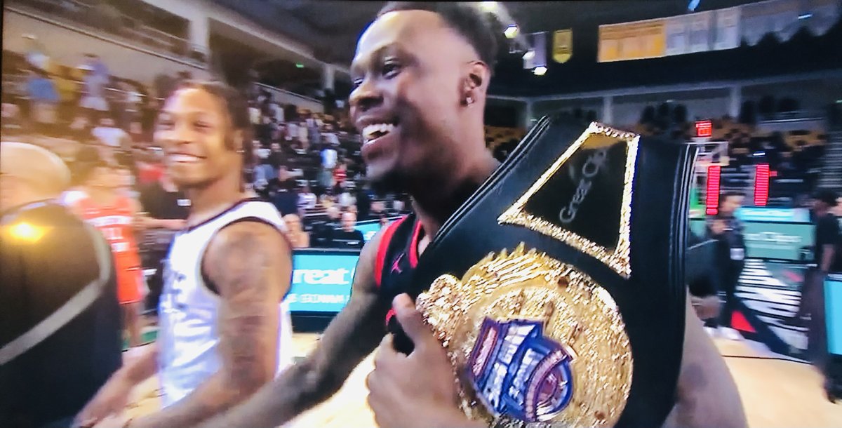 Houston's Taze Moore wins the 2022 College Slam Dunk Contest : r ...