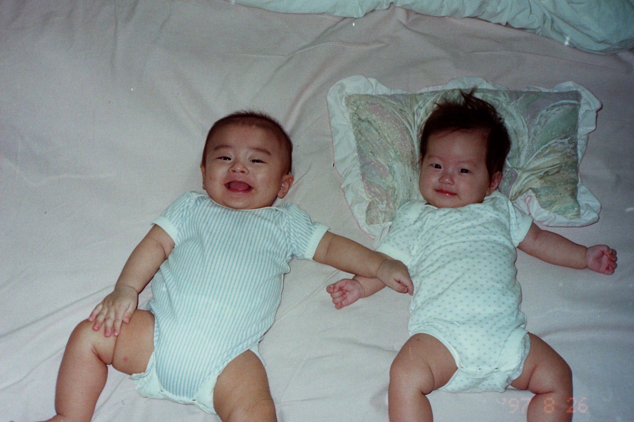 蓮舫💙💛RENHO🇯🇵 on Twitter: "25年前の今日、11時29分に娘が1850g、30分に2350gの息子が産声をあげました。それぞれ個性ある産声に命を感じ、産まれてきてくれた ...