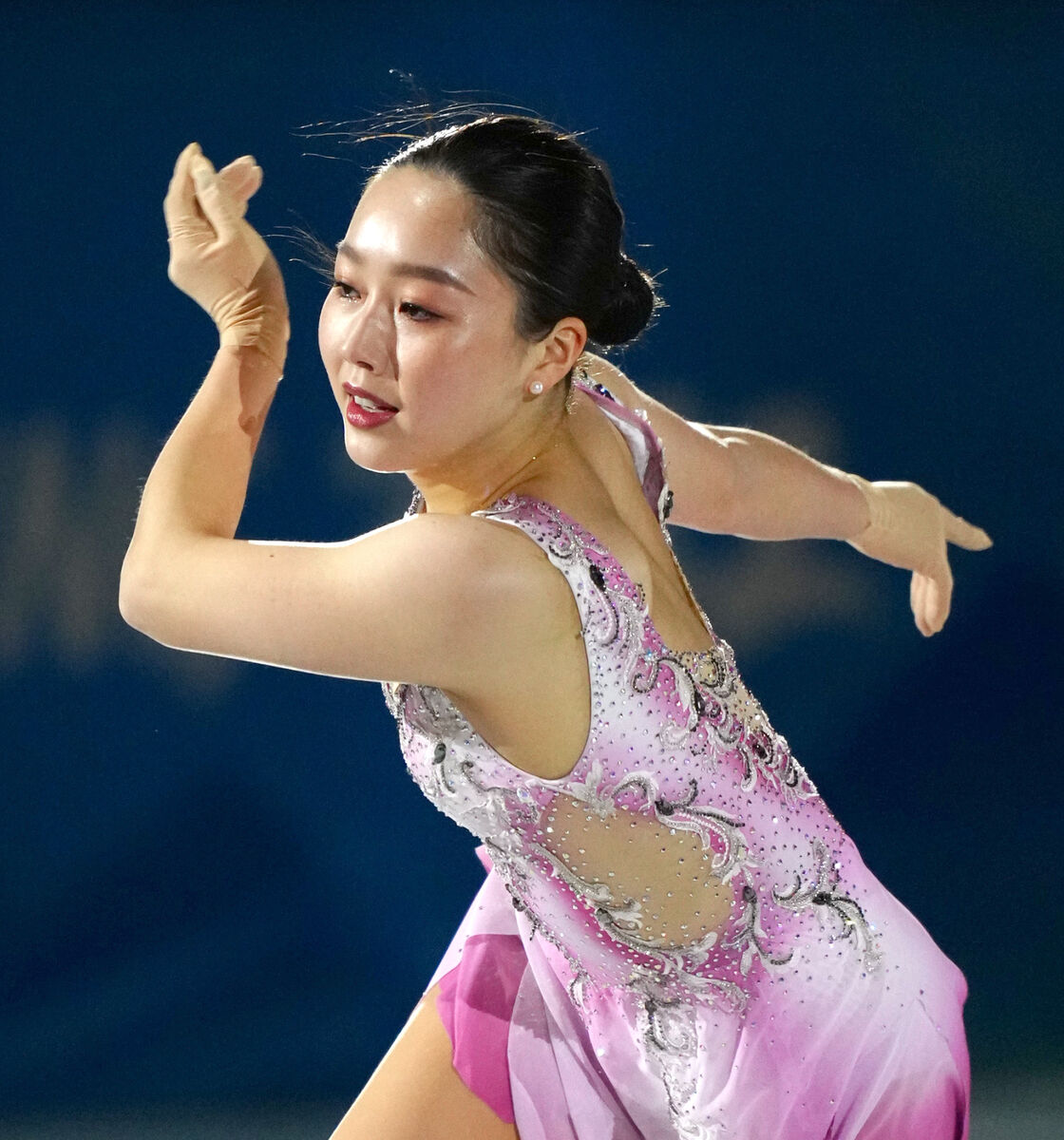 スポーツ報知 ICELINK on Twitter: "樋口新葉、「バードセットフリー」で力強い舞い 3回転ルッツなど次々着氷…スターズ・オン・アイス https://t.co ...