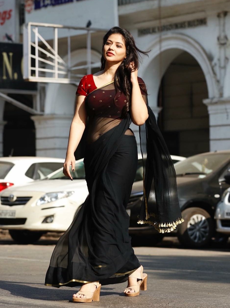 Kavya Singhal on Twitter: "Saree is best outfit for outdoor to tease dicks 😉😉 https://t.co ...