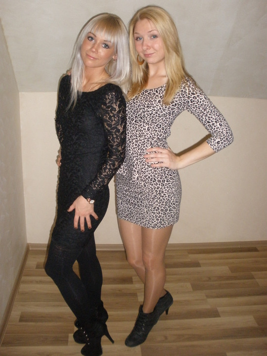 Amateur Pantyhose On Twitter Girlfriends Posing In Boots And