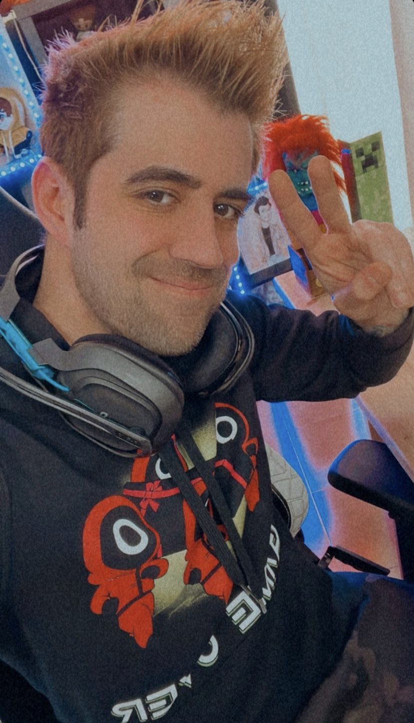 Info Auron on Twitter: "📸 || ¡Auron vía Instagram Stories! — Auronplay https://t.co/ZM21FEM5iv ...