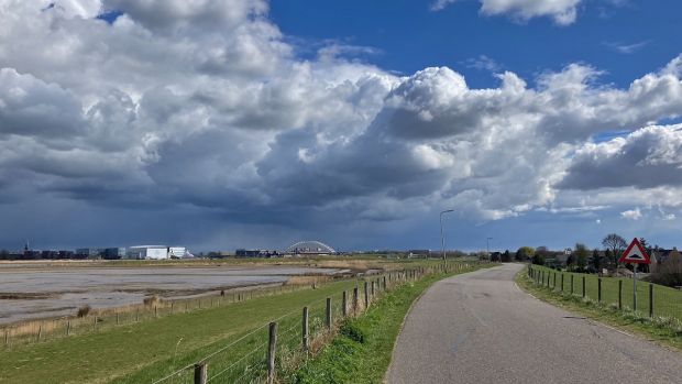 Buienradar on Twitter: "Goedemorgen! Regen en wind drukken deze week een stempel op het ...