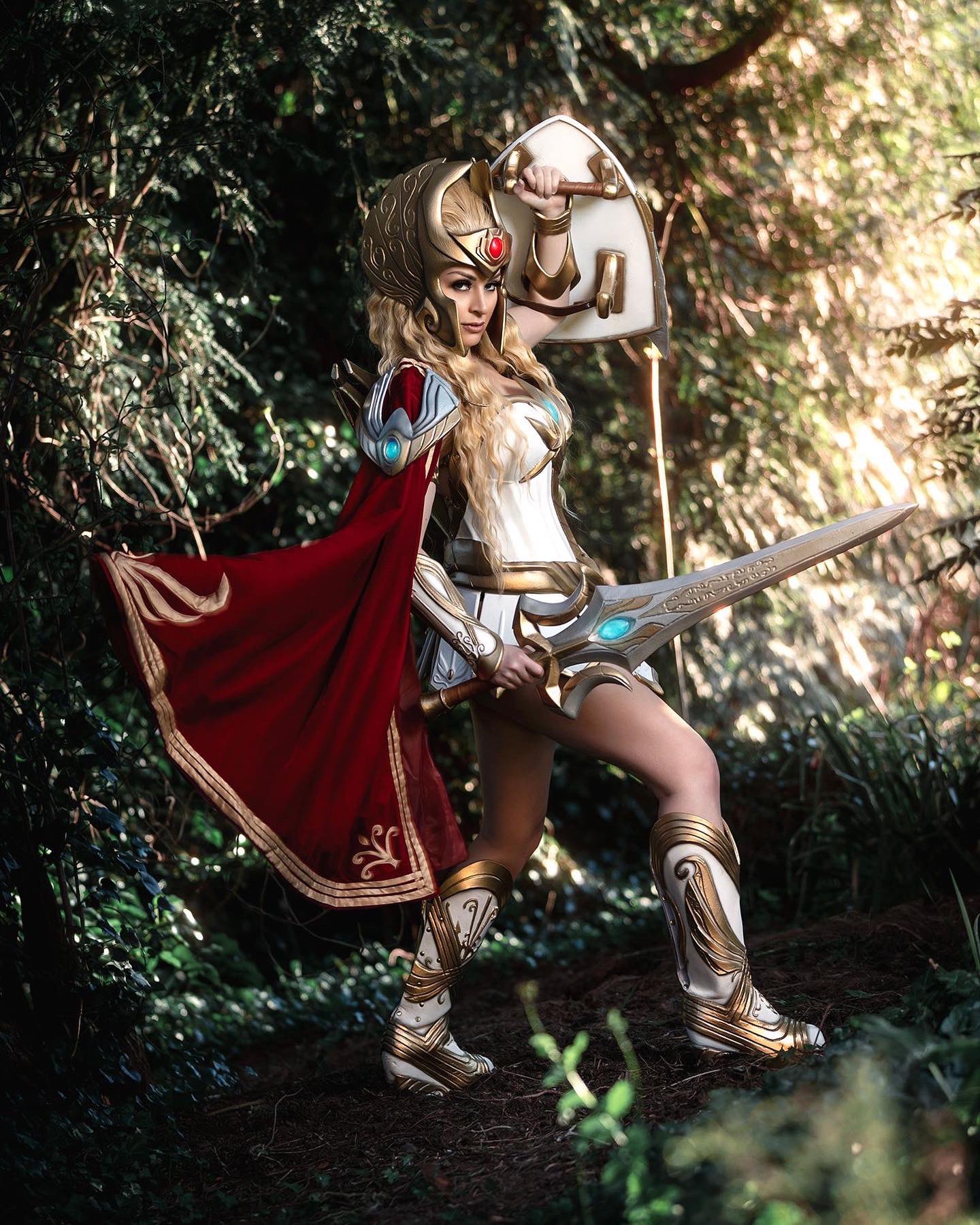 Tabitha Lyons on Twitter: "Excited to debut my She-Ra cosplay this weekend @CosXpo! Be sure to ...