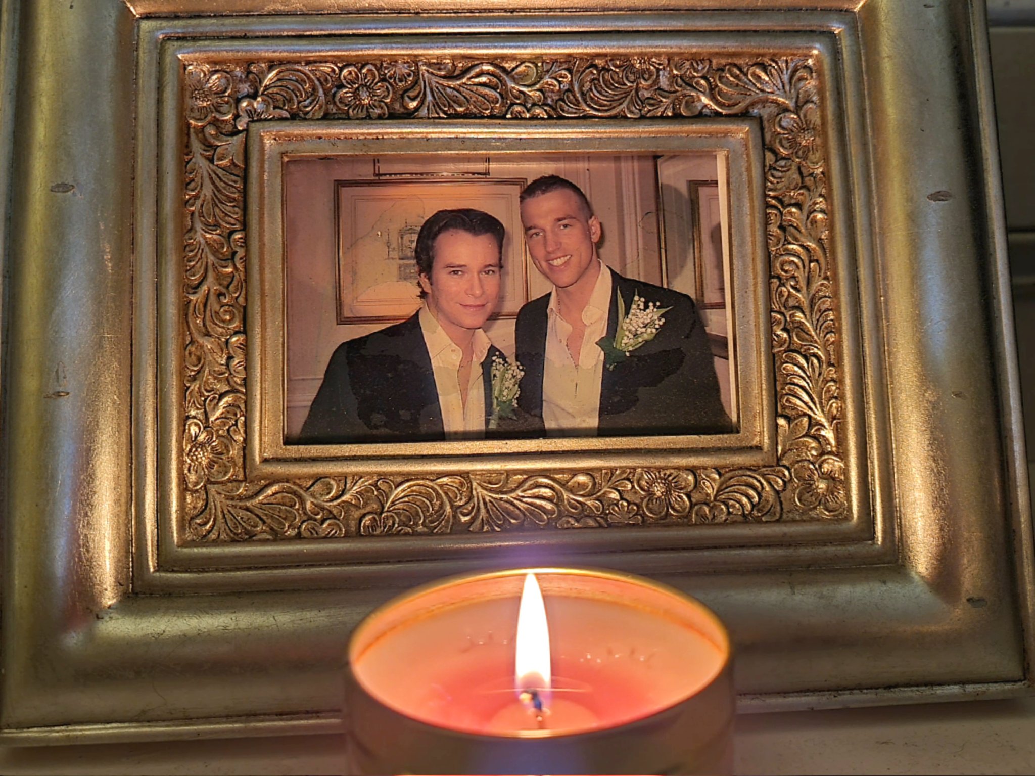 Andrew Cowles on Twitter: "Rafael put a scented candle on the ledge behind the sofa... and right ...