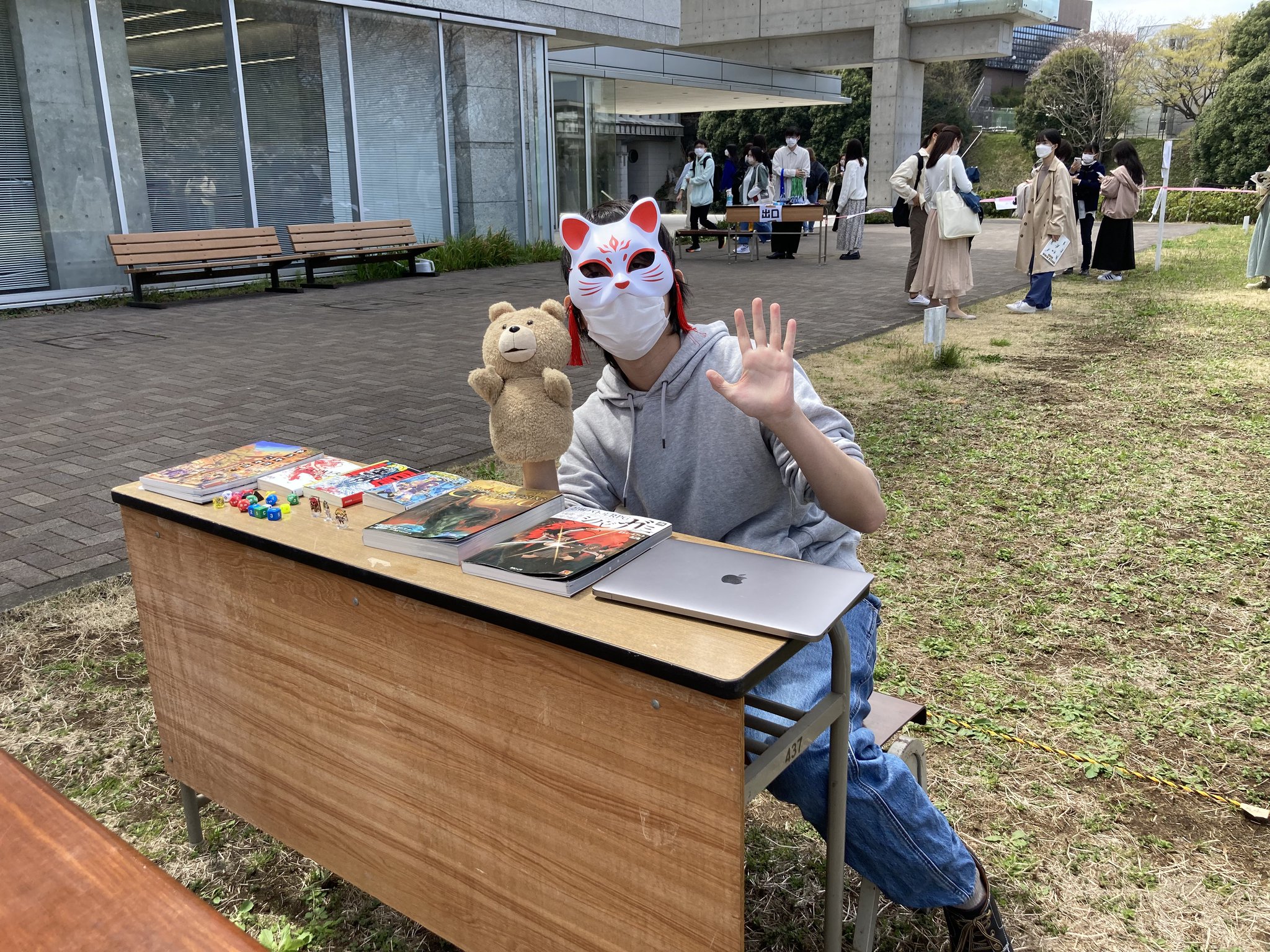 専修大学TRPG同好会公式アカウント on Twitter: "10号館の芝生エリア、84番で新歓やってまーす！！ https://t.co/MjEm6e2tFG" / Twitter