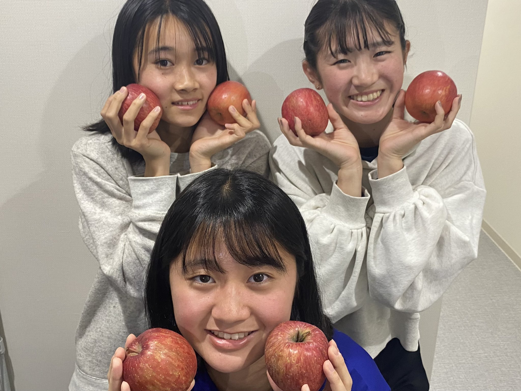 中央大学女子陸上競技部 On Twitter 【差し入れ】 源嶋様よりりんごの差し入れをいただきました🍎🍏ありがとうございます 新学期になり、気持ちも新たに頑張ります🌟 中大女陸