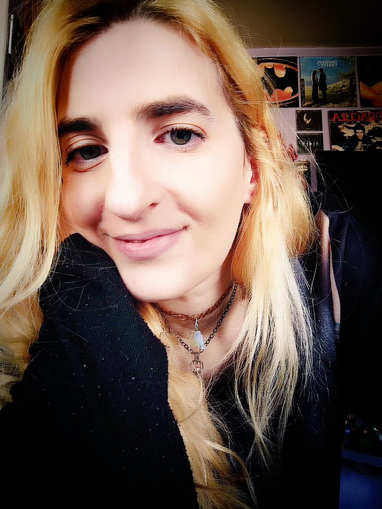 TW Pornstars - GEMMA GOMORY (+18). Twitter. FELIZ MIÉRCOLES PARA TOD@S Misión del día: Sonreír y ...