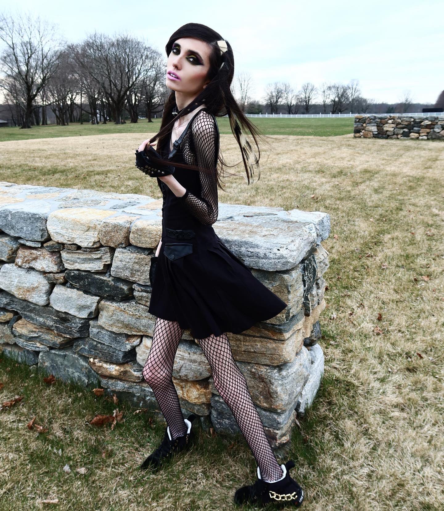Eugenia Cooney on Twitter: "Going against the wind… 🦋🖤🤍🖤🤍 https://t.co/6Xeom42Q2J" / Twitter