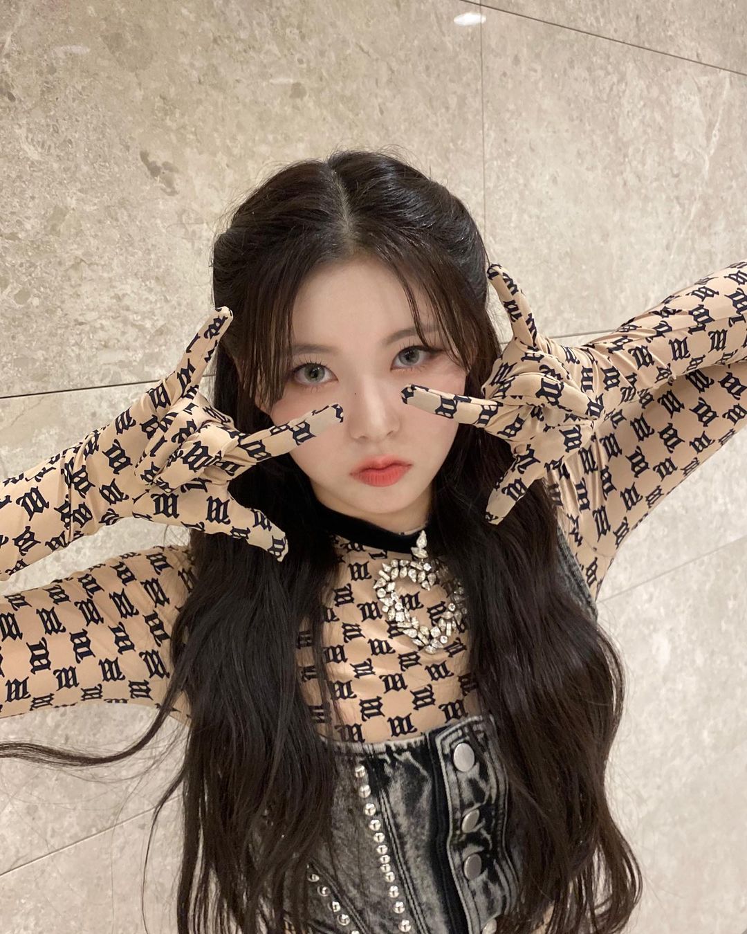 NMIXX GLOBAL on Twitter: "[📸] 220407 – @NMIXX_official Instagram Update with #KYUJIN (1/2) #규진 ...