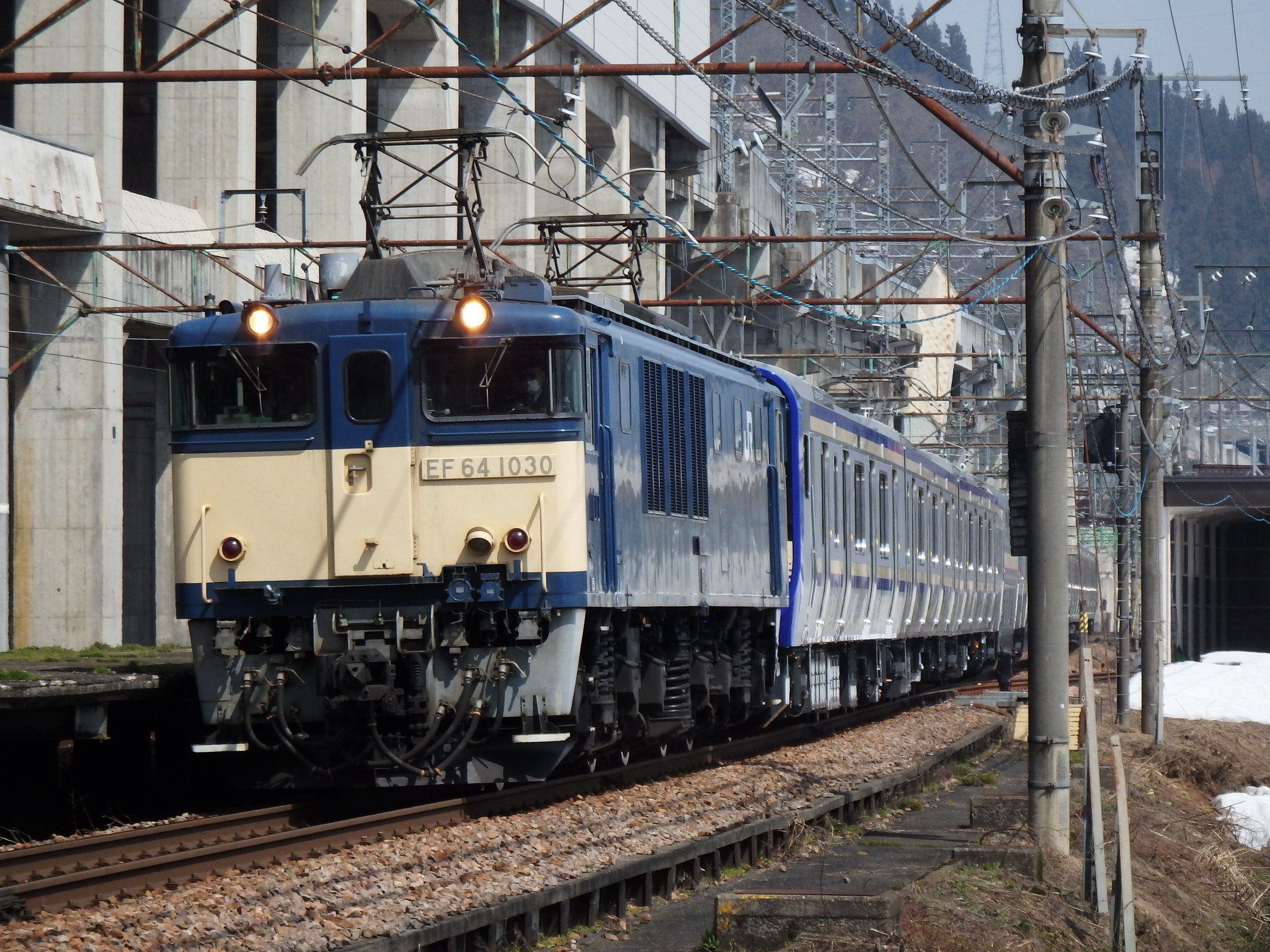 にいてつ on Twitter: "EF64-1030[長岡]牽引E235系クラF-14編成配給輸送上越線浦佐 https://t.co/zblp8sW7kw" / Twitter