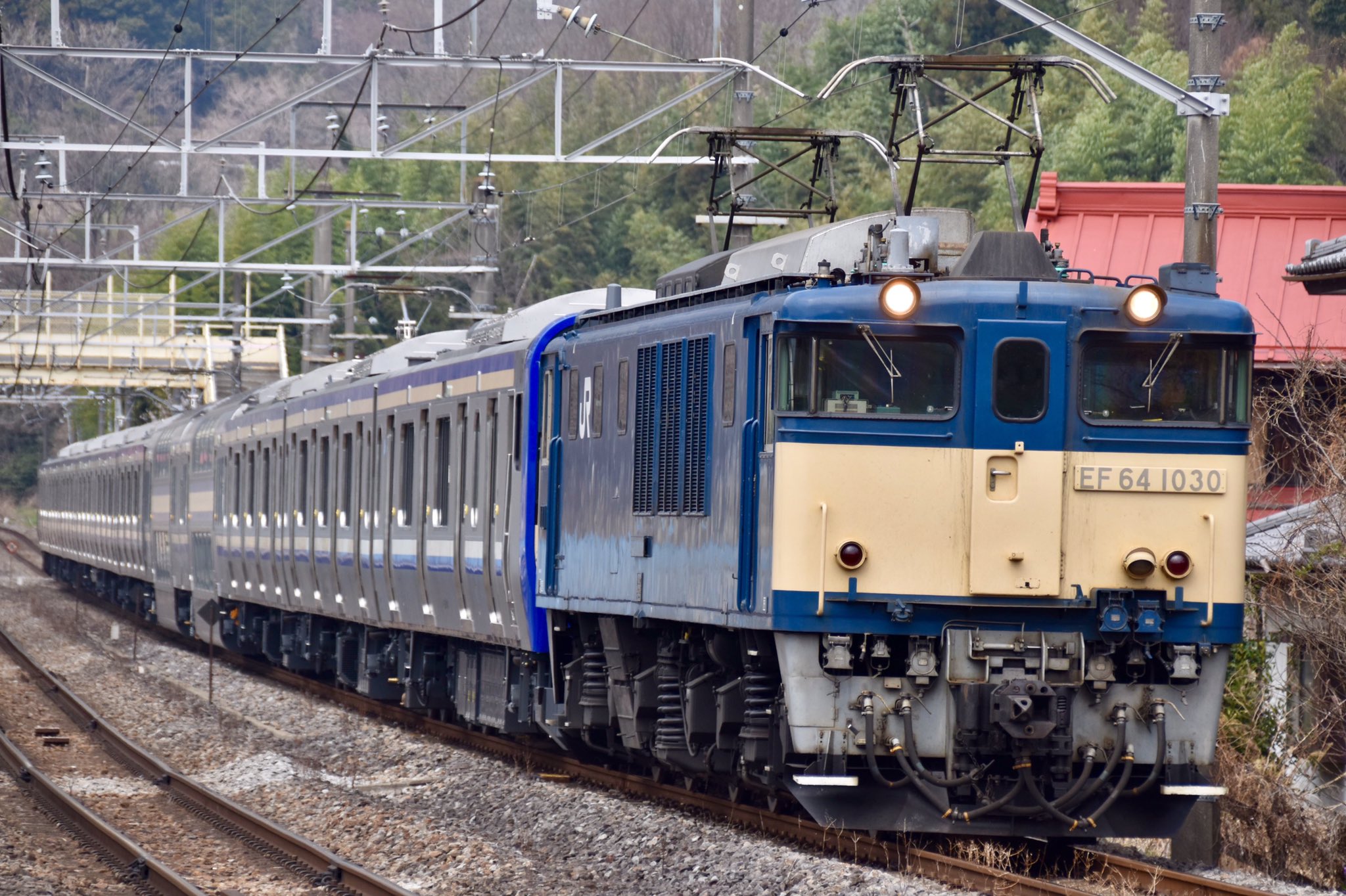 名前はまだ決まっていません on Twitter: "2022/04/07 配9872レ EF64 1030+E235系1000番台(F-14編成) 18きっぷの消化を兼ねて上越線内で横須賀線 ...