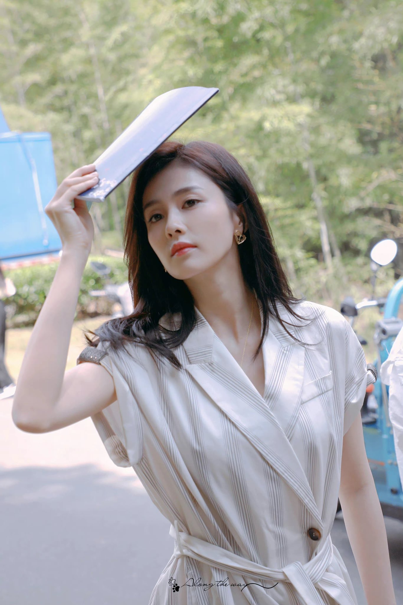 bailu 白鹿 on Twitter: "220408 — fansite update 🌊 © Alongtheway妍途·白鹿 bailu as shiyi in # ...