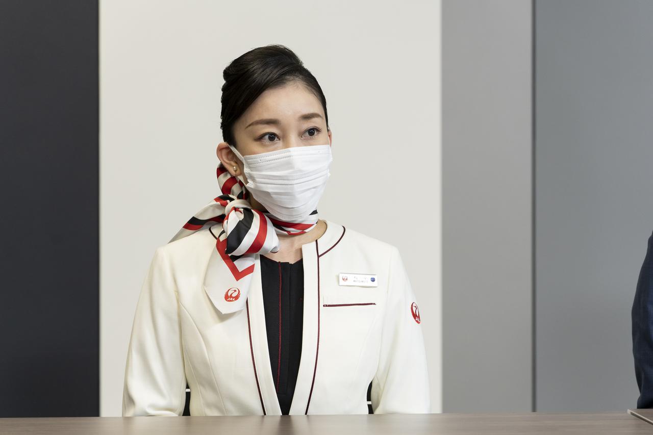 JAPAN AIRLINES【JAL】 on Twitter: "清潔な機内・空港を目指して #JAL x #花王 の取り組み🍀 .。o .｡o .｡o .｡o .。o 汚れの可視化から 清掃 ...