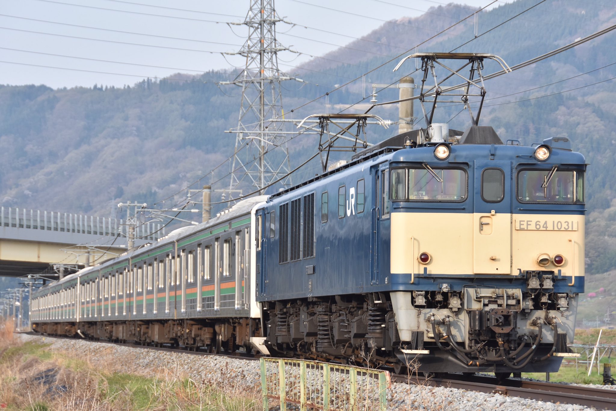 ロ ク ロ コ on Twitter: "4/21 EF64 1031＋205系(Y1＋Y9) 廃車回送 https://t.co/dgMs91I6Xs" / Twitter