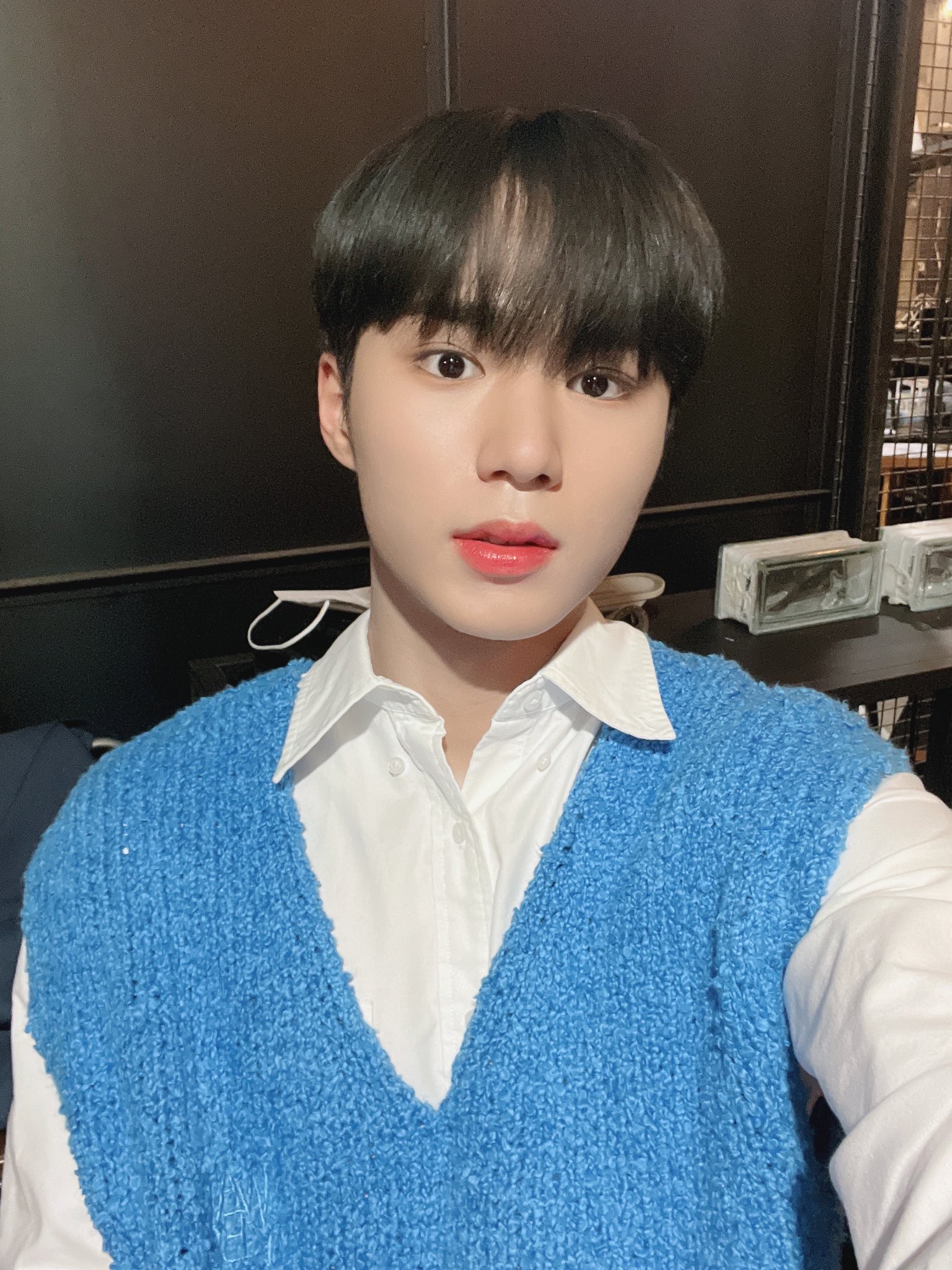 위아이(WEi) on Twitter: "[#준서] Today’s J💕 https://t.co/6SQ47d8Xra" / Twitter