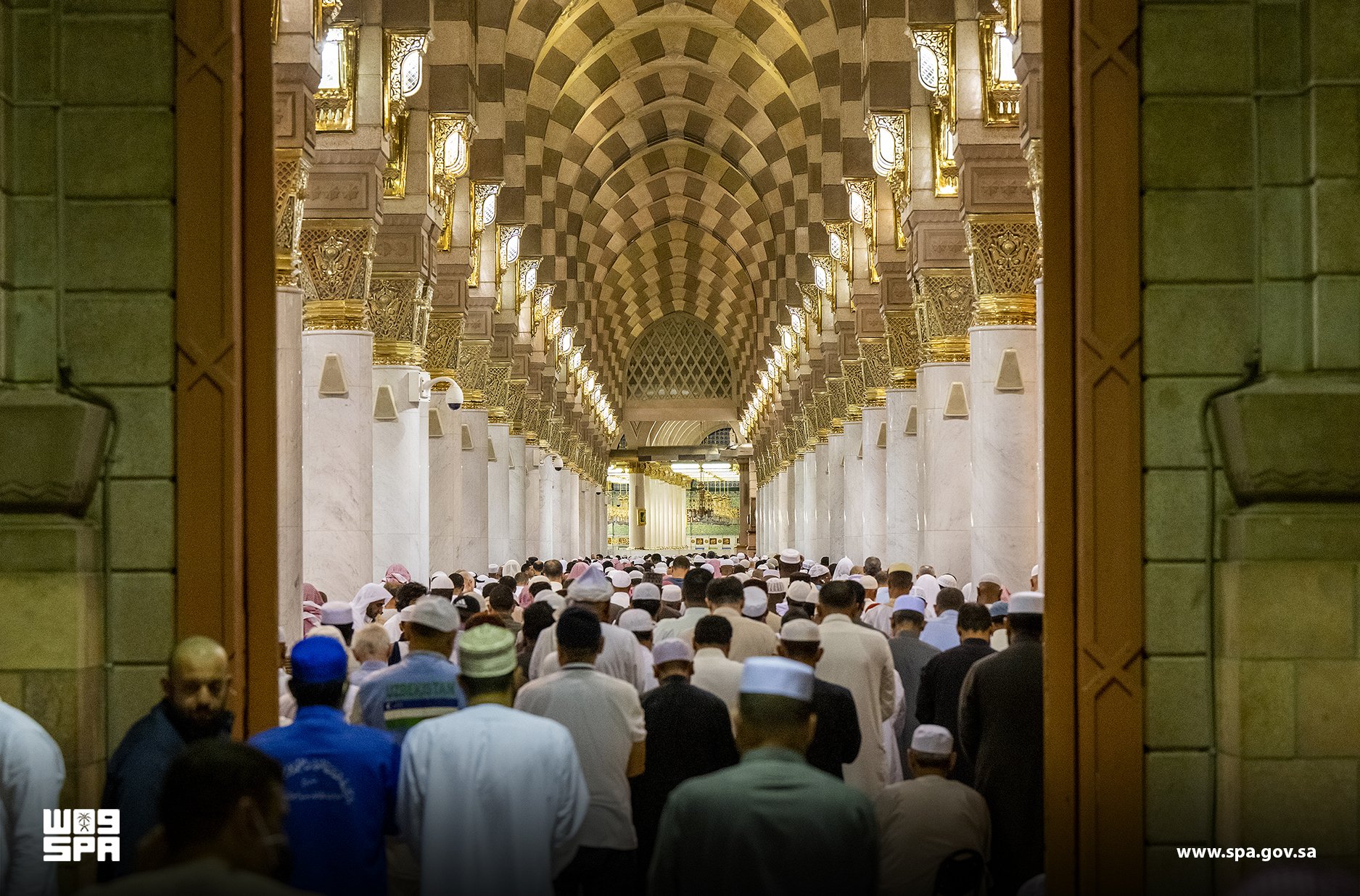 واس العام On Twitter المصلون في المسجد النبوي يؤدون صلاة التهجد في