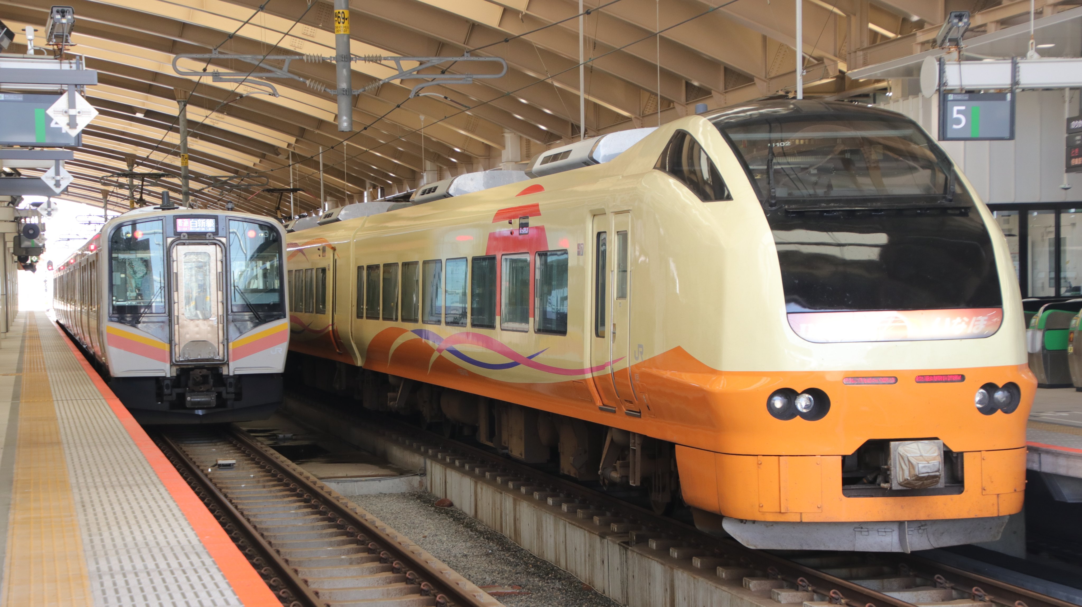 8823Rail on Twitter: "【今日の1枚 1932】 JR東日本E653系1000番台 U102編成 JR東日本E129系0番台 B26編成 2020年8月14日 白新線 新潟 ...