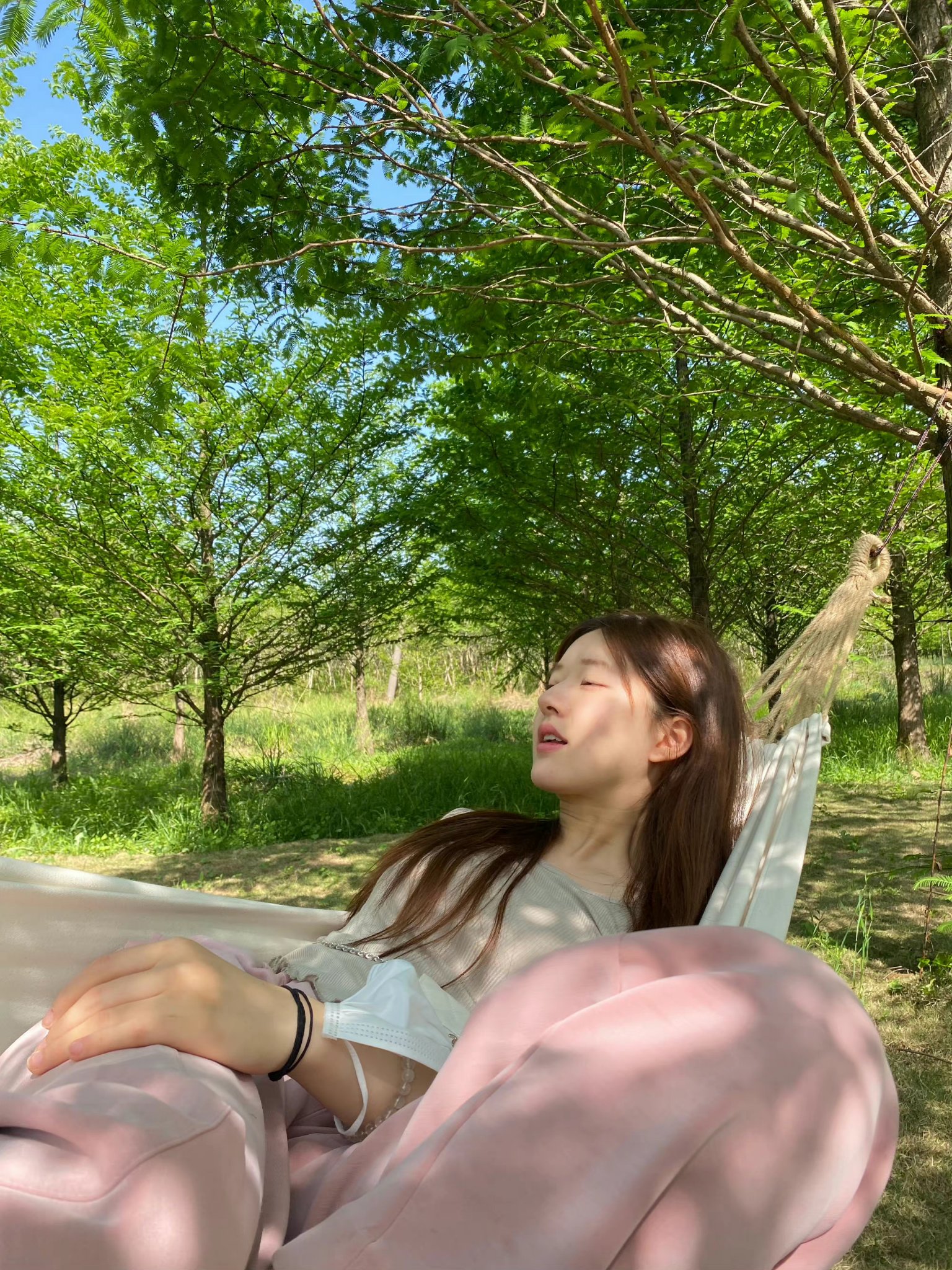 ♡ จ้าวลู่ซือ 赵露思 Thailand ♡ on Twitter: "220422 | 🌹 Weibo Update! [ Trans ] " ตากแดด☀️ " (2/2) 🖇 ...