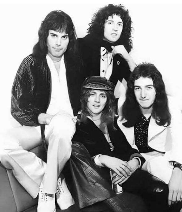 Happy Easter! #QUEEN 👑 ️ #queen Caire @rguez_queen_fan