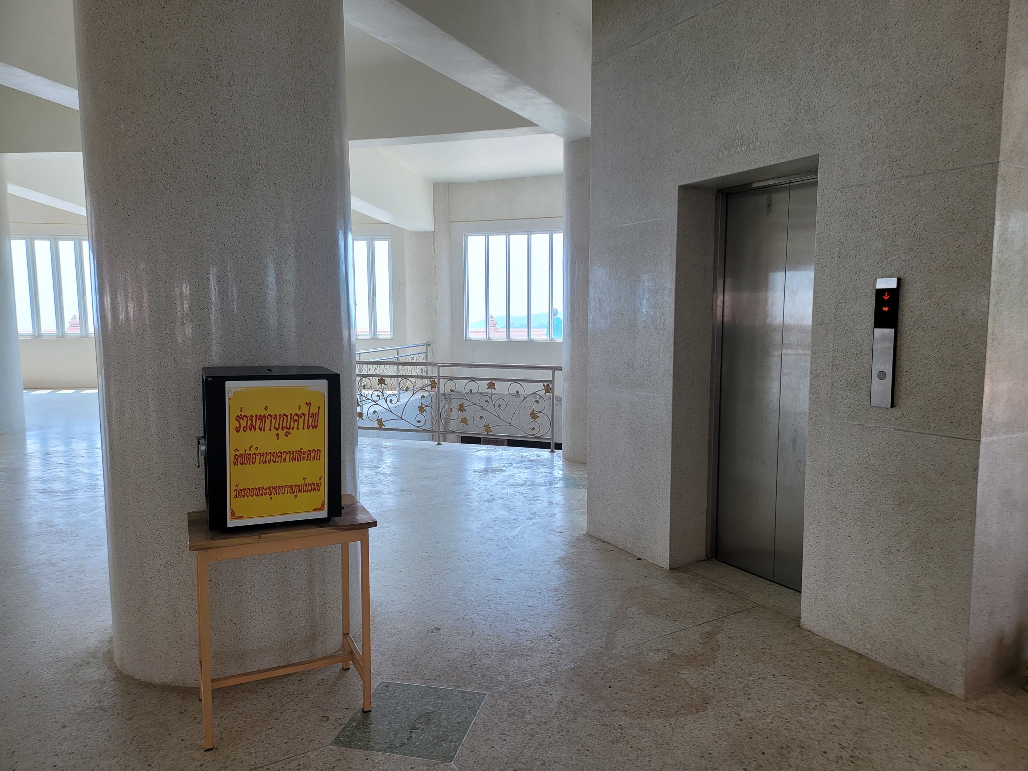 kafaak ®️ (นายกาฝาก) on Twitter: "ขึ้นมานมัสการพระใหญ่ #วัดรอยพระพุทธบาทภูมโนรมย์ แบบใกล้ๆ เลือก ...