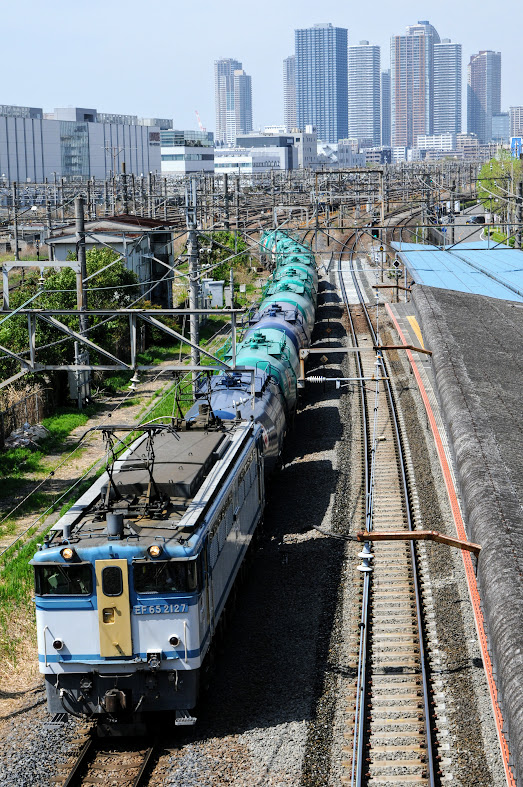 satoru_8888 on Twitter: "2022/04/11 8460レ EF65 2127 お知り合いのおそ松くんが一人寂しく撮っているというのでご一緒してきました。ホーム上には ...