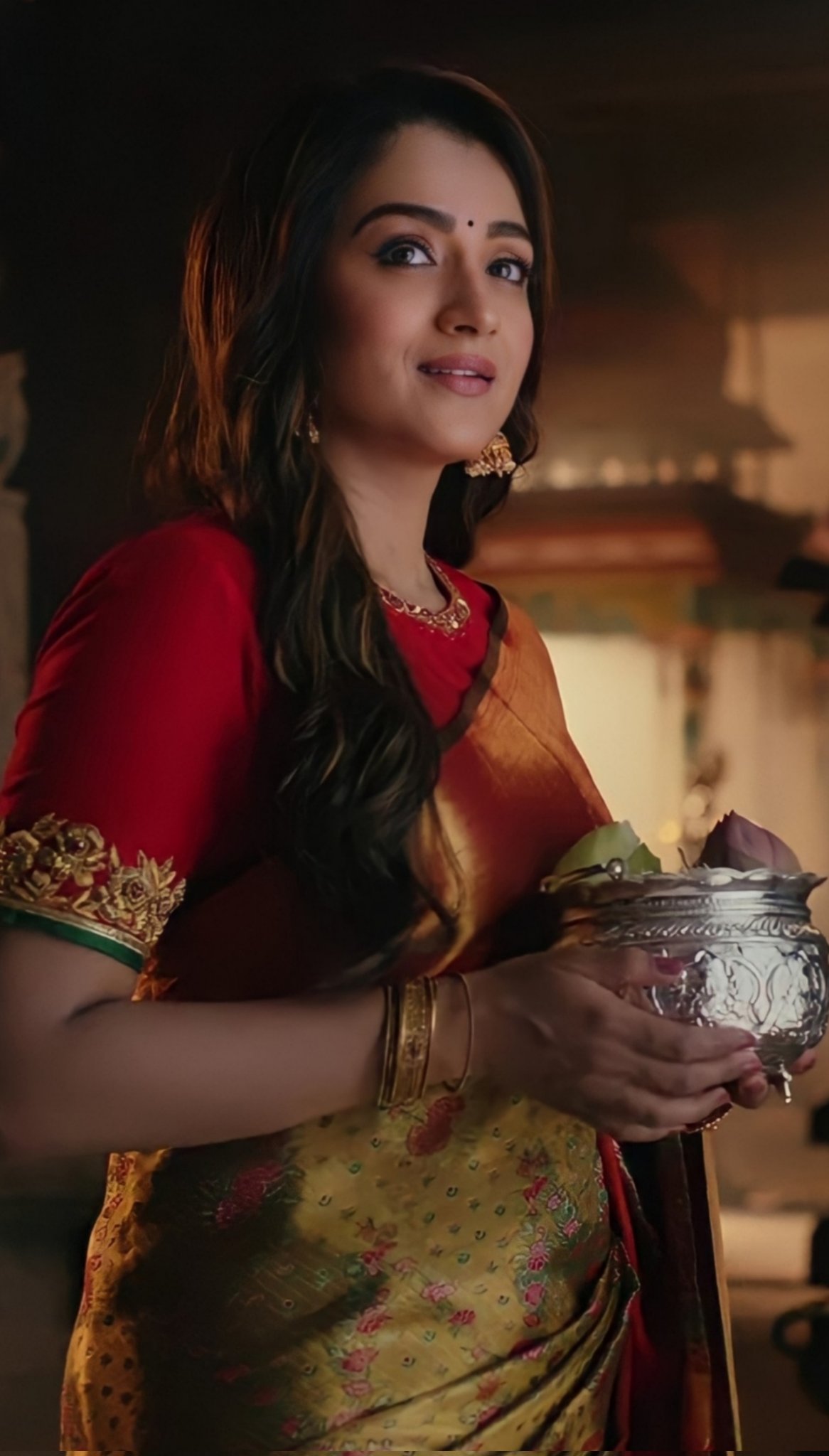 Trisha In Saree In Pothys Ad