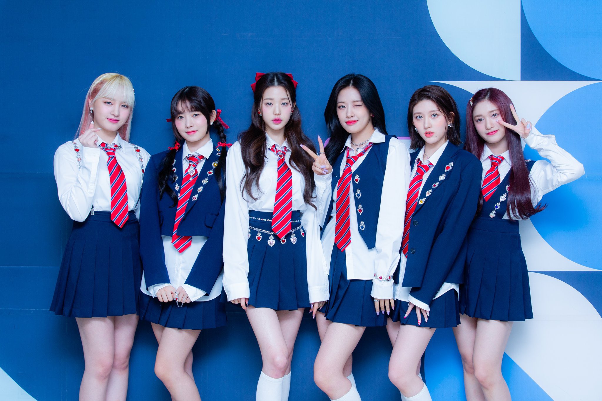 IVE Charts on Twitter: ".@IVEstarship highest first week sales on HT Chart #1 LOVE DIVE ...