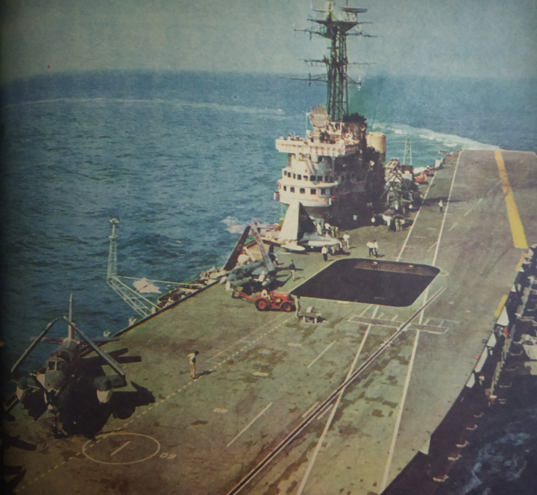 indianhistorypics on Twitter: "1971 :: Aircraft Carrier INS Vikrant https://t.co/VpIryKeSx7 ...