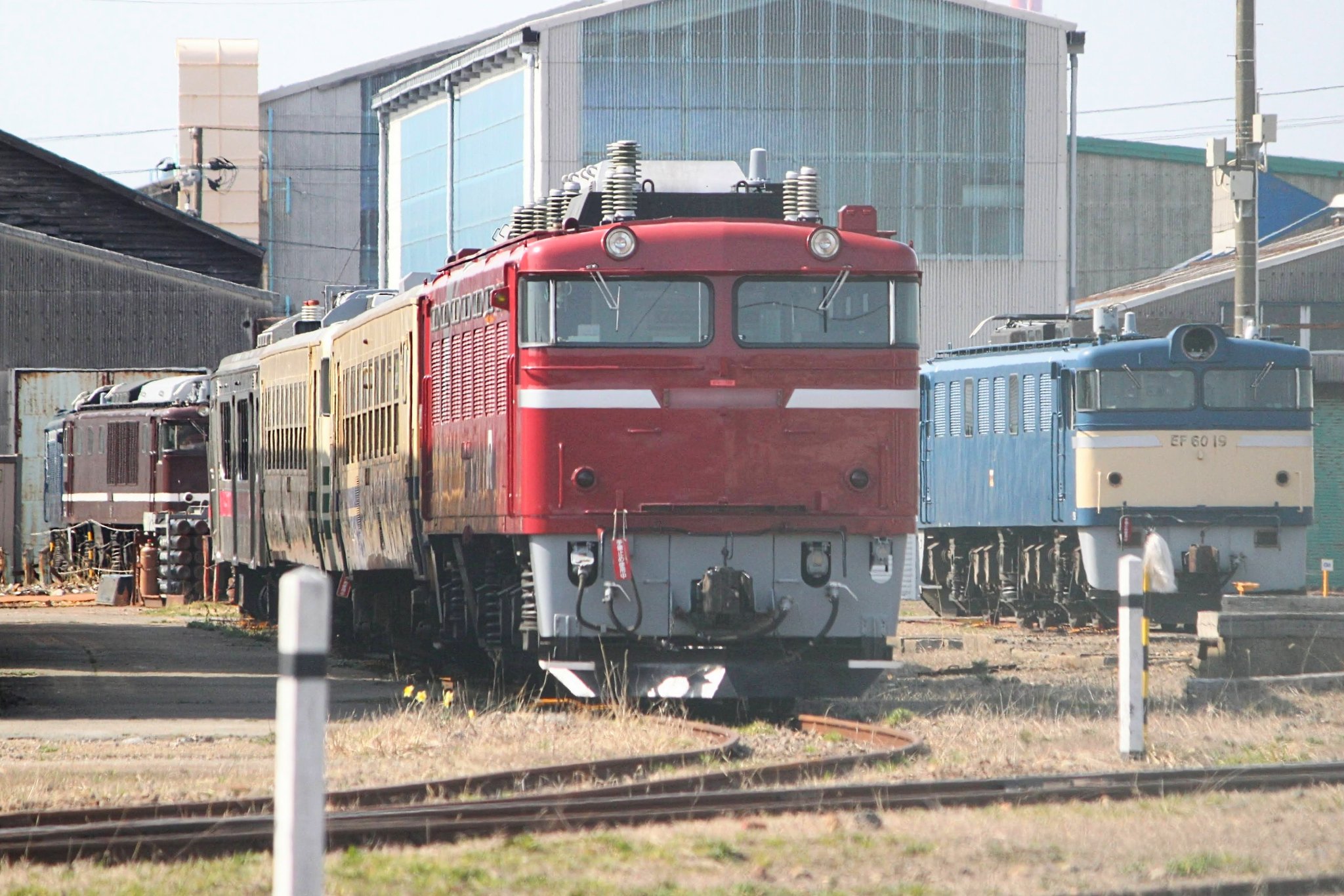 みっちょん on Twitter: "EF60 19 EF81 133 EF64 1052 EF64 37 現役から退いた電機達が一堂に会しました。 https://t.co ...