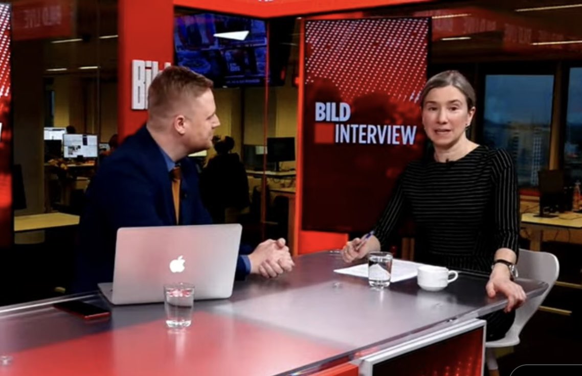 Farida Rustamova on Twitter: "Екатерина Шульман в эфире своей программы рассказала, что уехала в ...