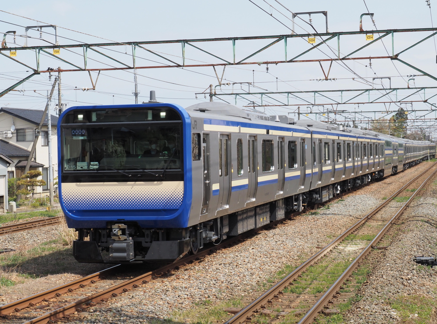 クロテツ007 on Twitter: "4／13(水)、E235系1000番台 F-15編成 (横ｸﾗ）がJ－TREC新津を出場、新津～羽生田で試運転。入線時は前面の試運転表示は消えていまし ...