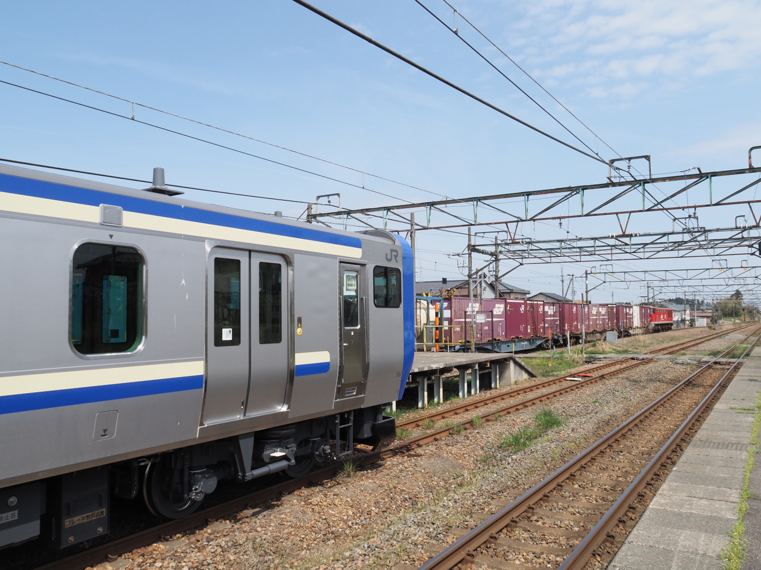 クロテツ007 on Twitter: "4／13(水)、E235系1000番台 F-15編成 (横ｸﾗ）がJ－TREC新津を出場、新津～羽生田で試運転。入線時は前面の試運転表示は消えていまし ...