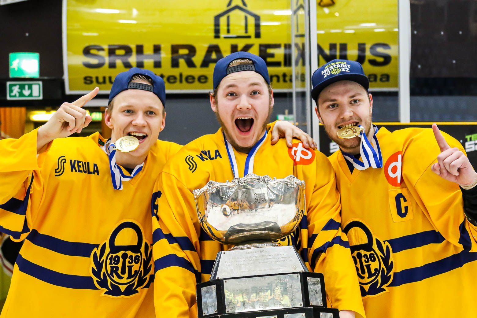 Rauman Lukko on Twitter: "Kuvan herrat ja koko Lukon U20-mestaruusjoukkue tänään Rauman torilla ...