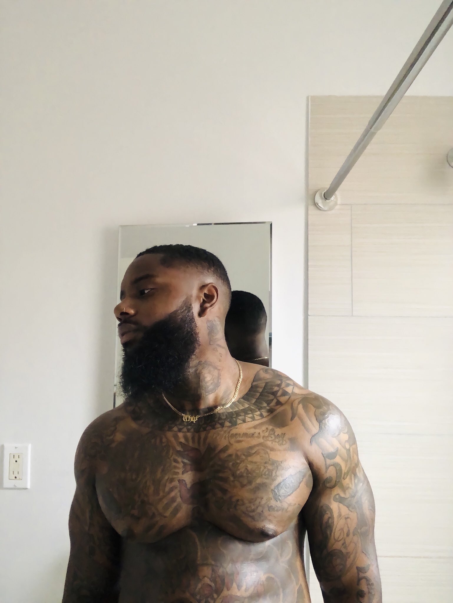 Marcus Mccoy on Twitter: "She loves me. She loves me not. https://t.co/vkrfrKjZi6" / Twitter