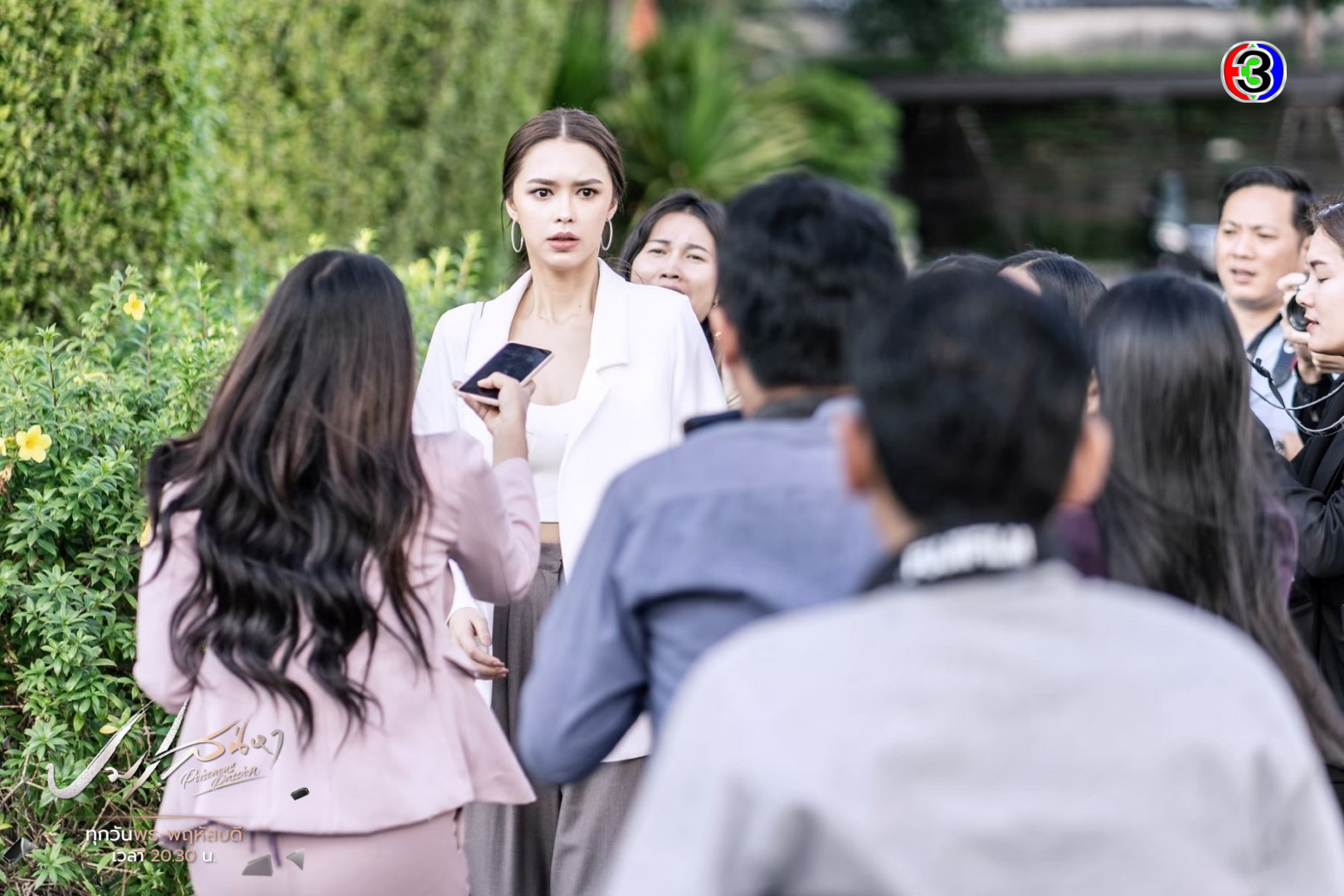 Ch3Thailand on Twitter: "🎬 ปาริฉัตร ถูกสังคมรุมด่า เพราะ พิมพ์ผกา ปล่อยข่าว เรื่องย่อ #ปมเสน่หา ...