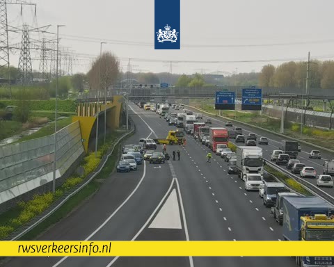 Rijkswaterstaat Verkeersinformatie on Twitter: "Op de #A15 richting Gorinchem zijn bij de afrit ...
