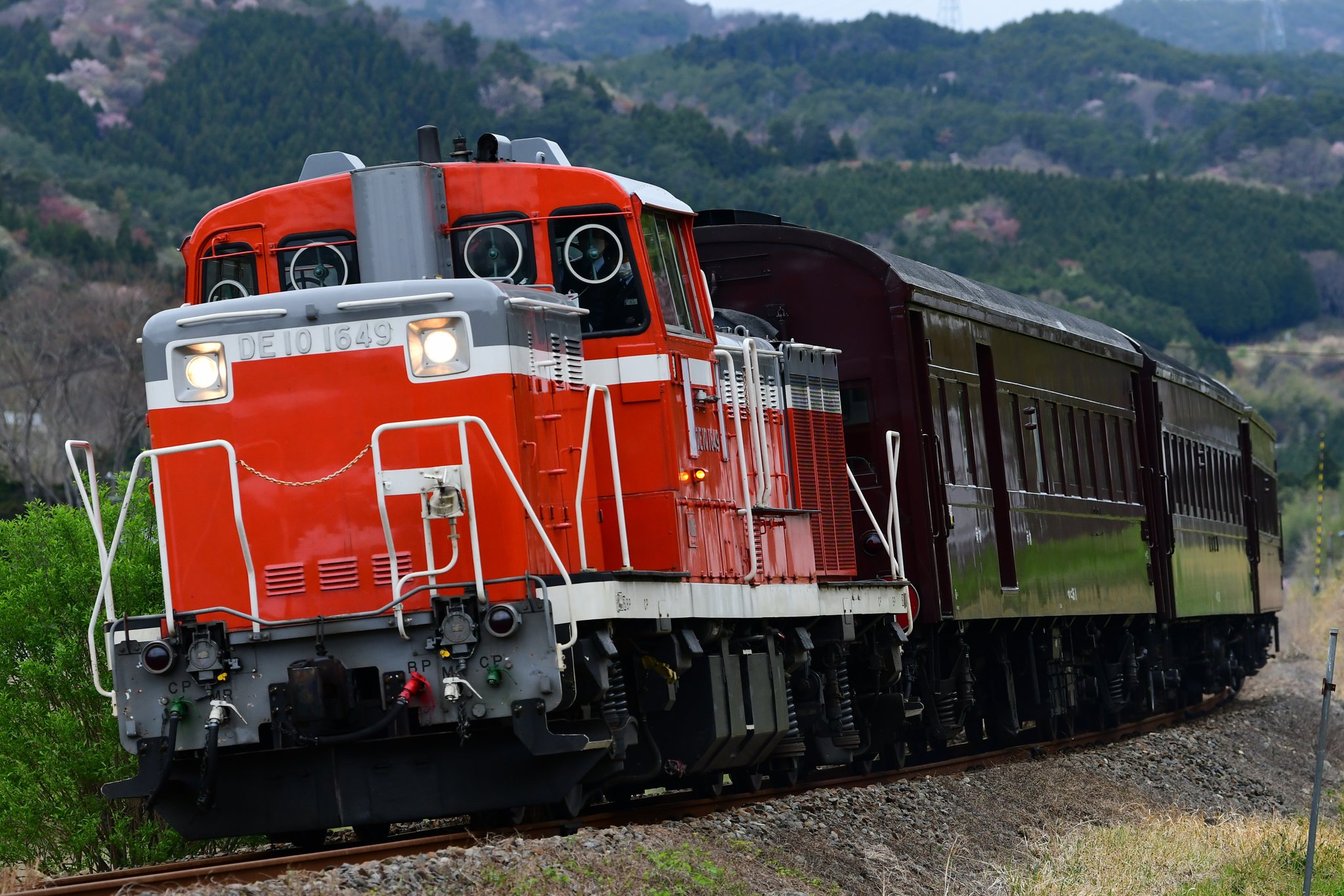 鉄郎(Tetsuro.H) on Twitter: "2022/04/14 回9772レ 磐越東線 DE10 1649+旧型客車3両 阿武隈高地に新緑と山桜が見え、春らしい景色になってきた ...