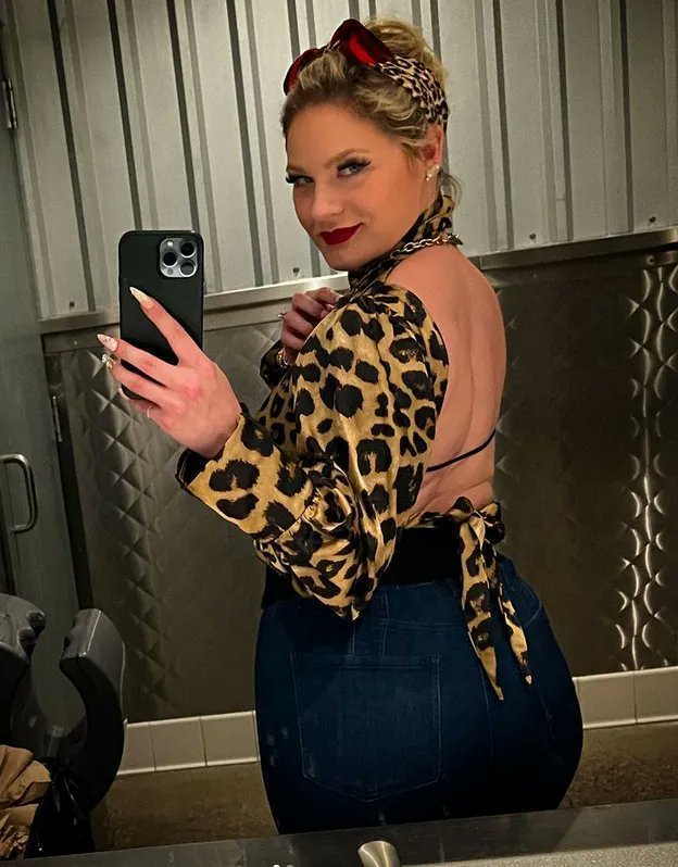 Meow! Lisey Sweet @theliseysweet