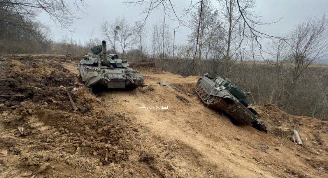 MilitaryLand.net on Twitter: "📷Russian T-80U and T-72B3M captured/recovered by Ukrainian troops ...