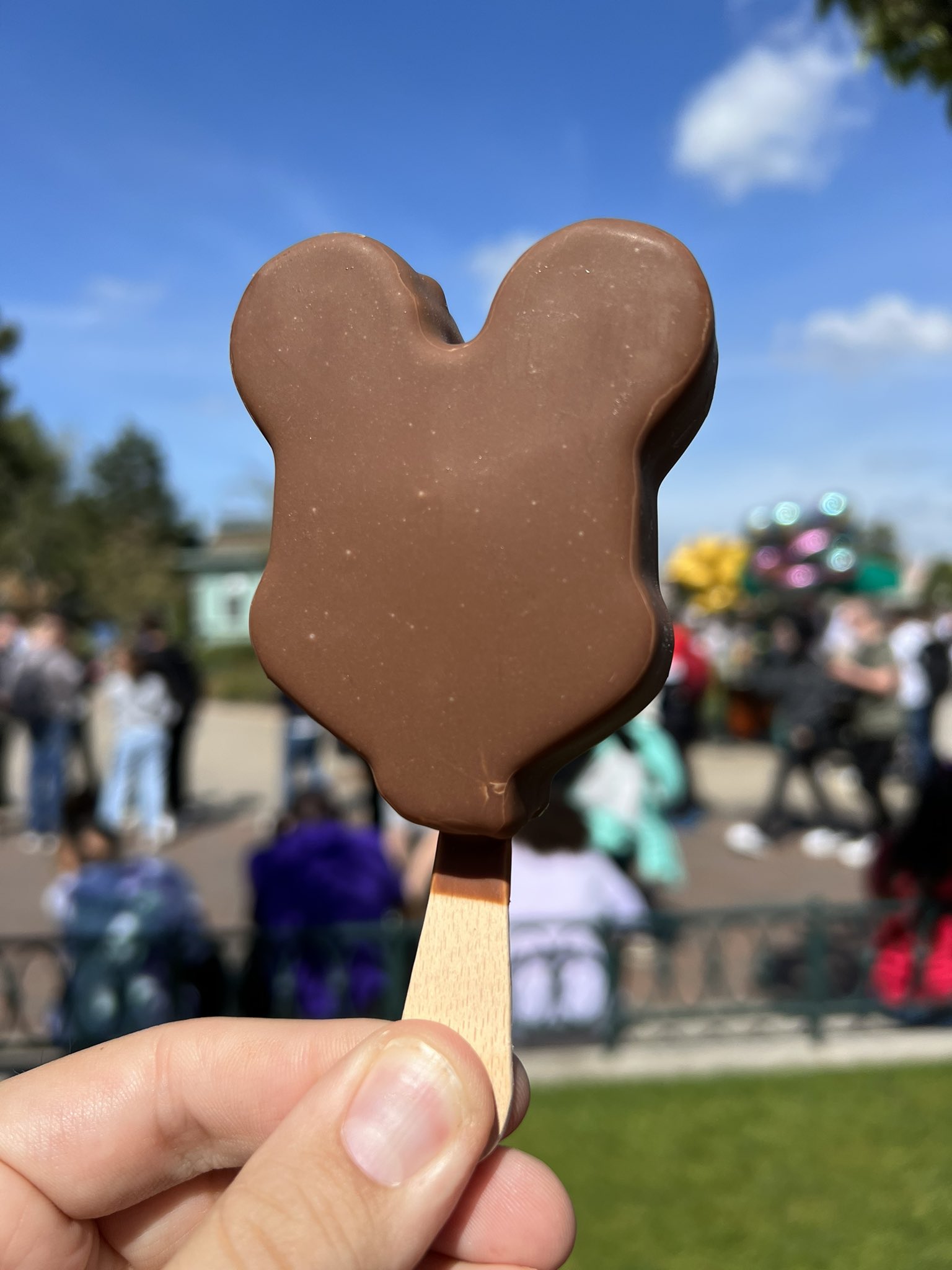 Mickey Mouse Ice Cream Bars EVERYWHERE In Walt Disney World To Get The