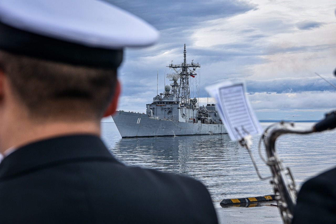 Armada de Chile on Twitter: "Fragata FFG 11 “Capitán Prat” recaló en #PuntaArenas como parte del ...