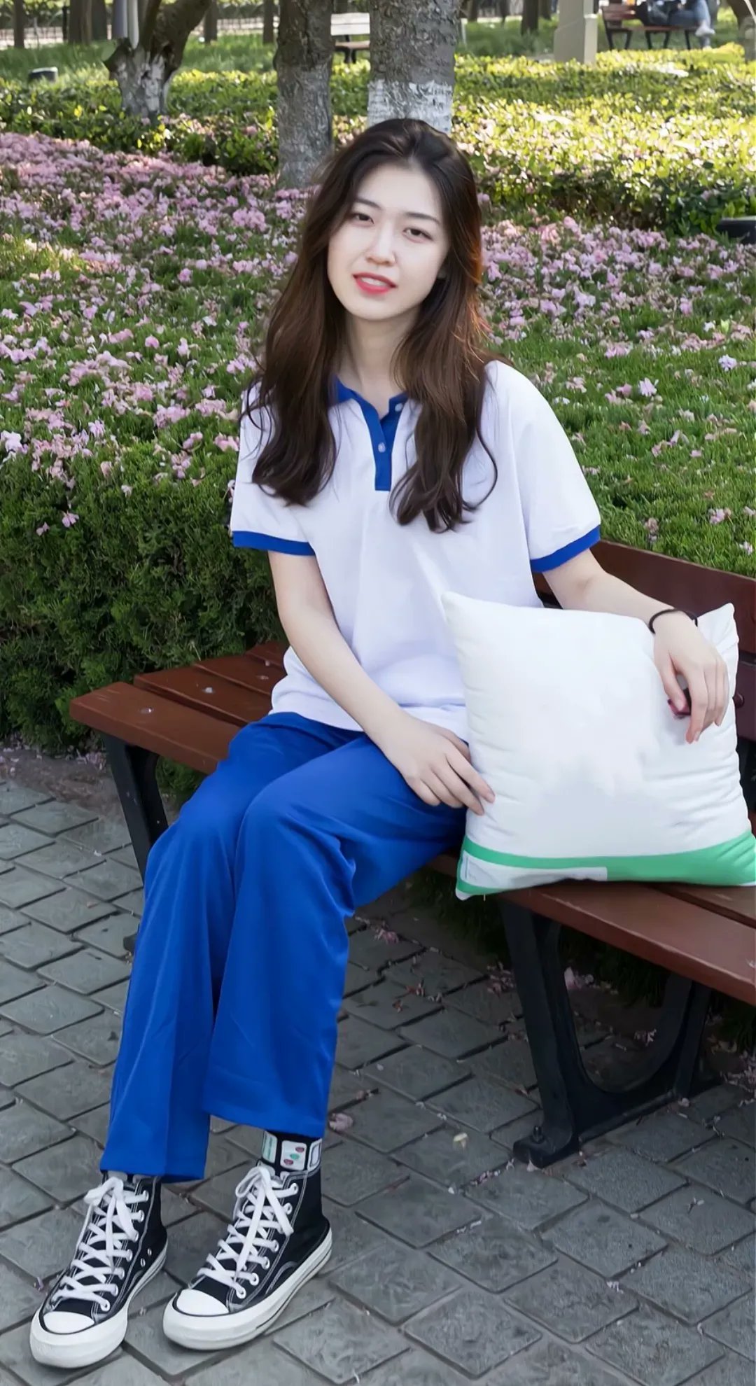 真实美脚玉足（生活中）接推广 On Twitter 真实美女裸足足底收藏（九十二）少妇也来扮学生妹，干干净净，皮肤白嫩，值得专门出来拍一套😊。nn原味 高跟鞋 玉足 嫩足