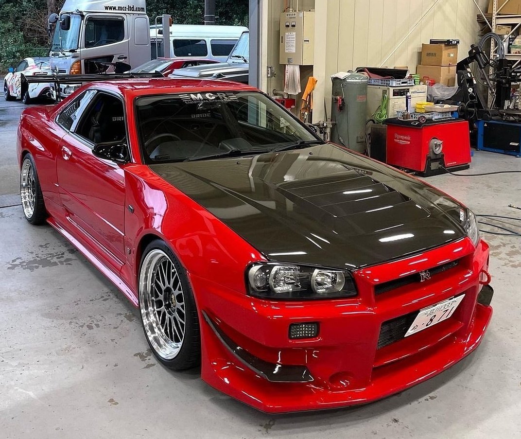 Nissan Skyline 2022 Red