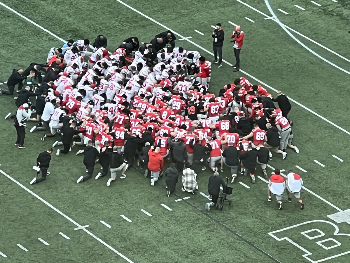 Emotional moment in Columbus as Ohio State players kneel for an on ...
