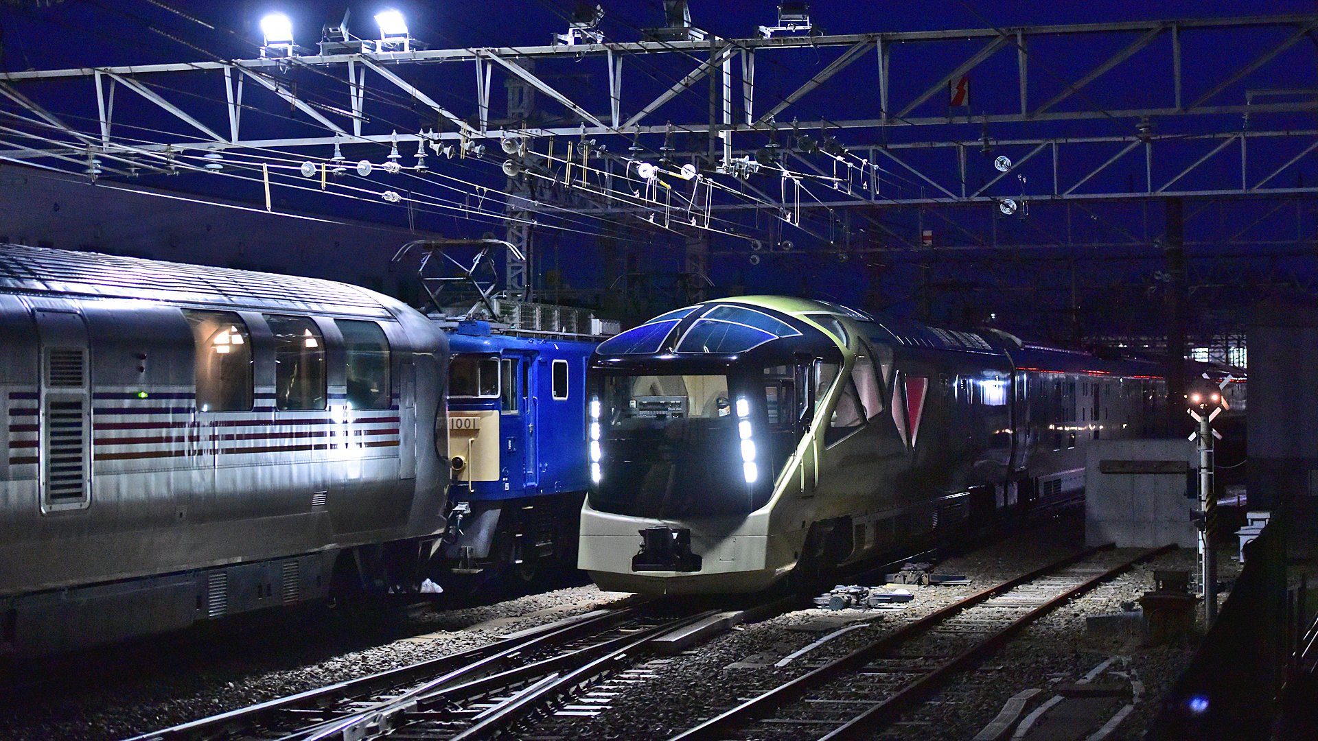 川上 双葉 on Twitter: "RT @tammachi95: 2022.4.17 篠ノ井線 EF64 1001 + E26系"カシオペア"12両 「カシオペア紀行」×E001形"四季島 ...