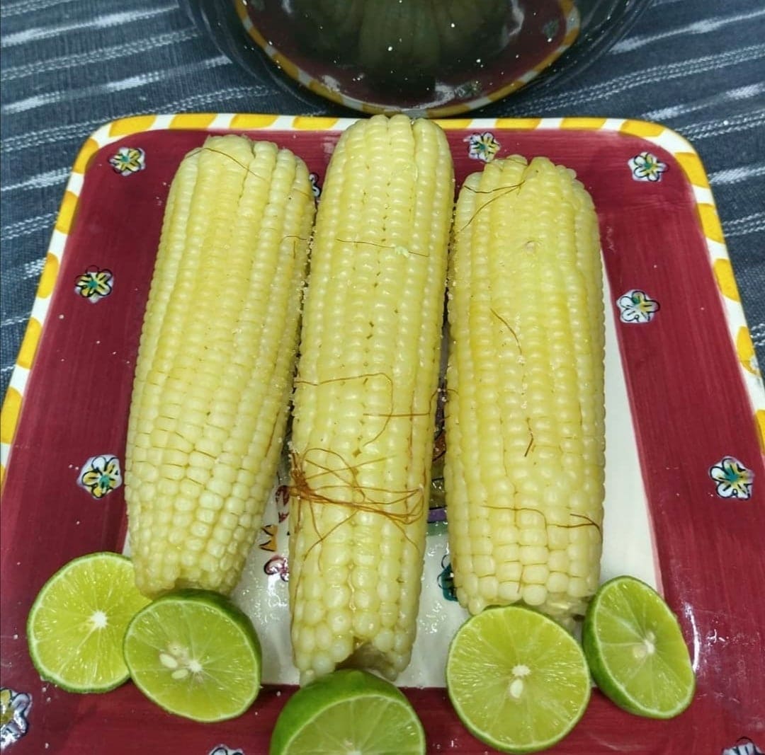 💙 Antojo del día... elotes cocidos con limón y sal. 😋🤤🤤 ¿Te gustan? 📷 ...